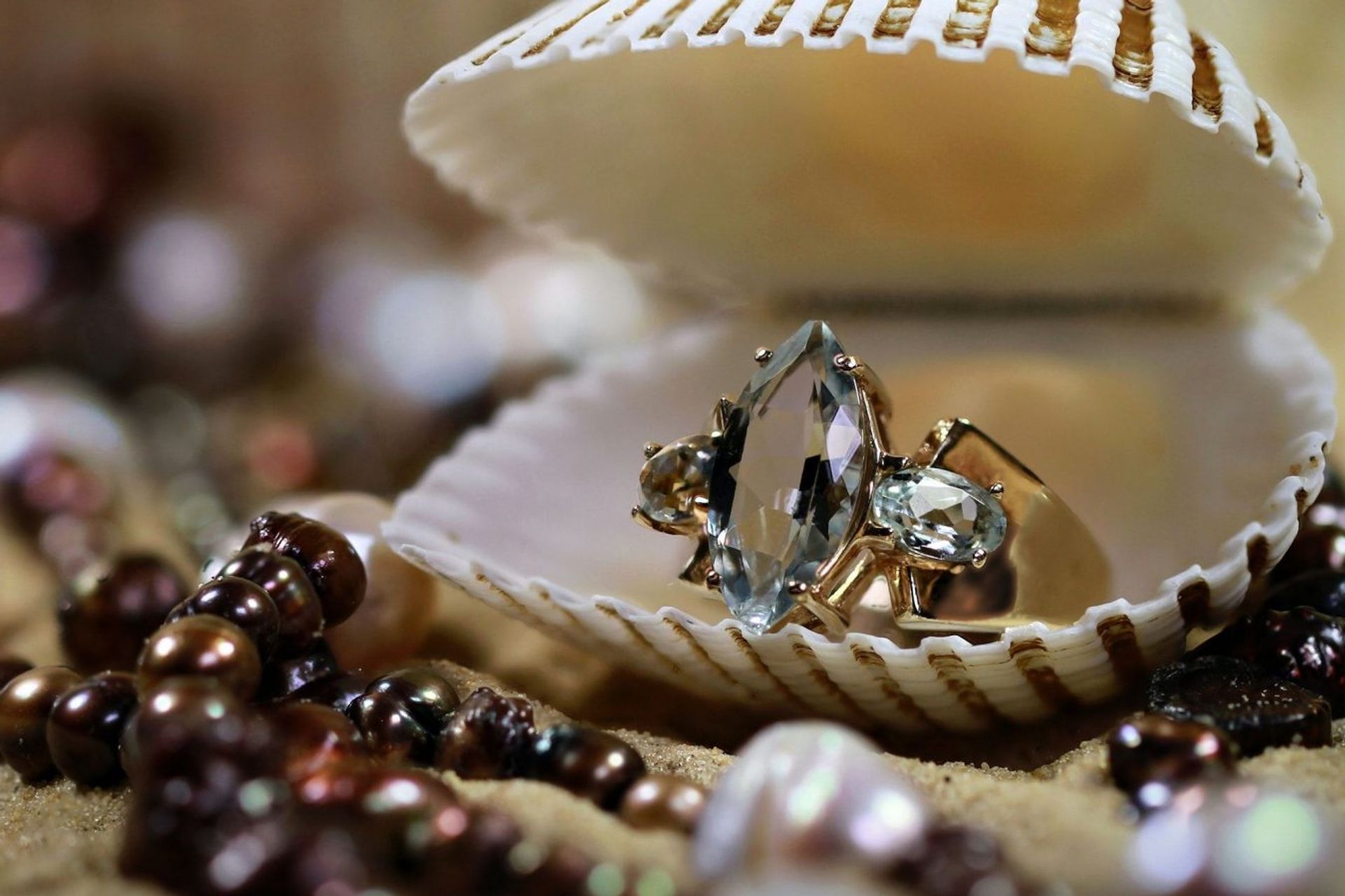 August birthstone: Discover the Peridot, Sardonyx and Spinel