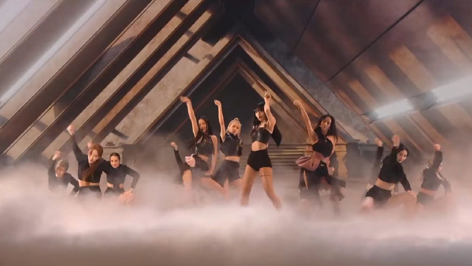 BLACKPINK creates history at VMAs 2022, Lisa wins best K-pop award