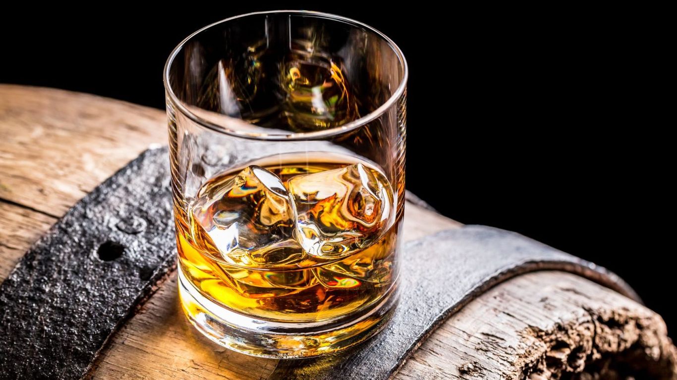 Smooth beginner-friendly whiskeys in India for your first on-the-rocks ...