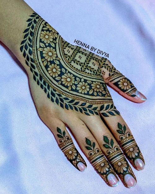 Trendsetting mehndi designs for the wedding season