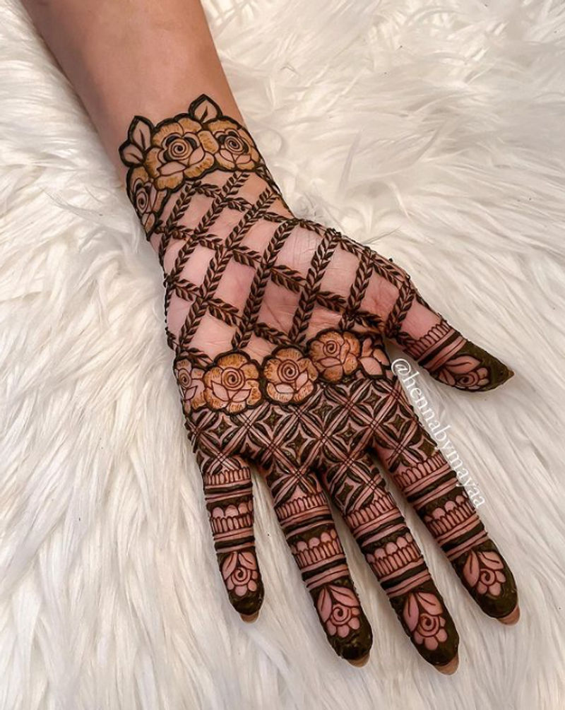 Trendsetting mehndi designs for the wedding season