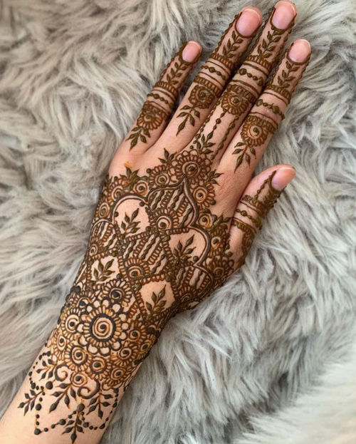 Trendsetting mehndi designs for the wedding season