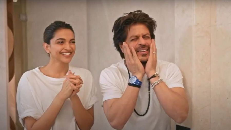 Deepika Padukone takes Shahrukh Khan through her skincare routine