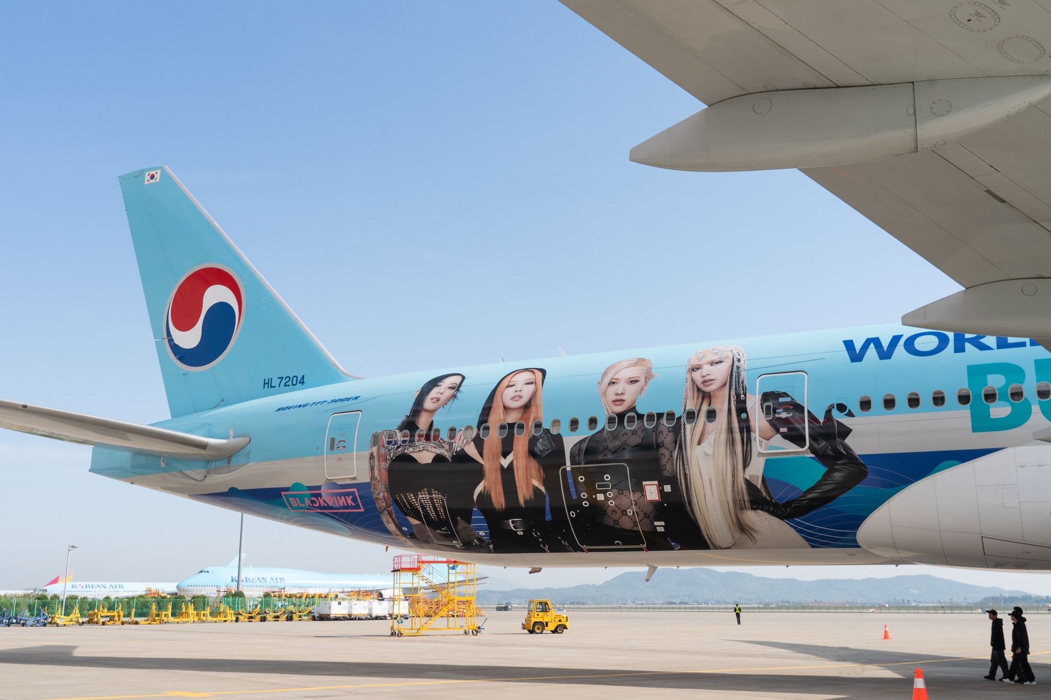 Korean Air has unveiled their BLACKPINK plane