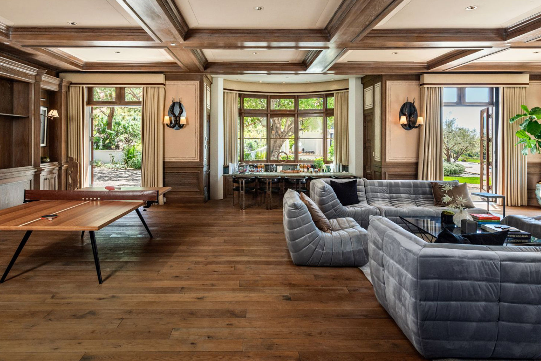 Drake is selling his Beverly Hills mansion for USD 88 million