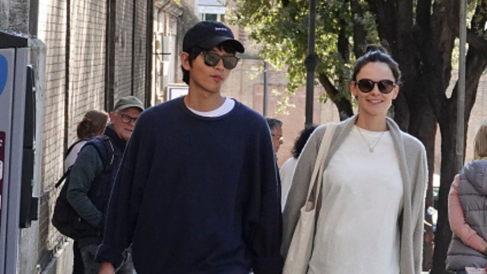 Song Joong-ki and Katy Louise Saunders relationship timeline