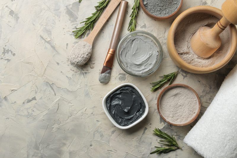 A detailed guide into the difference between mud and clay masks