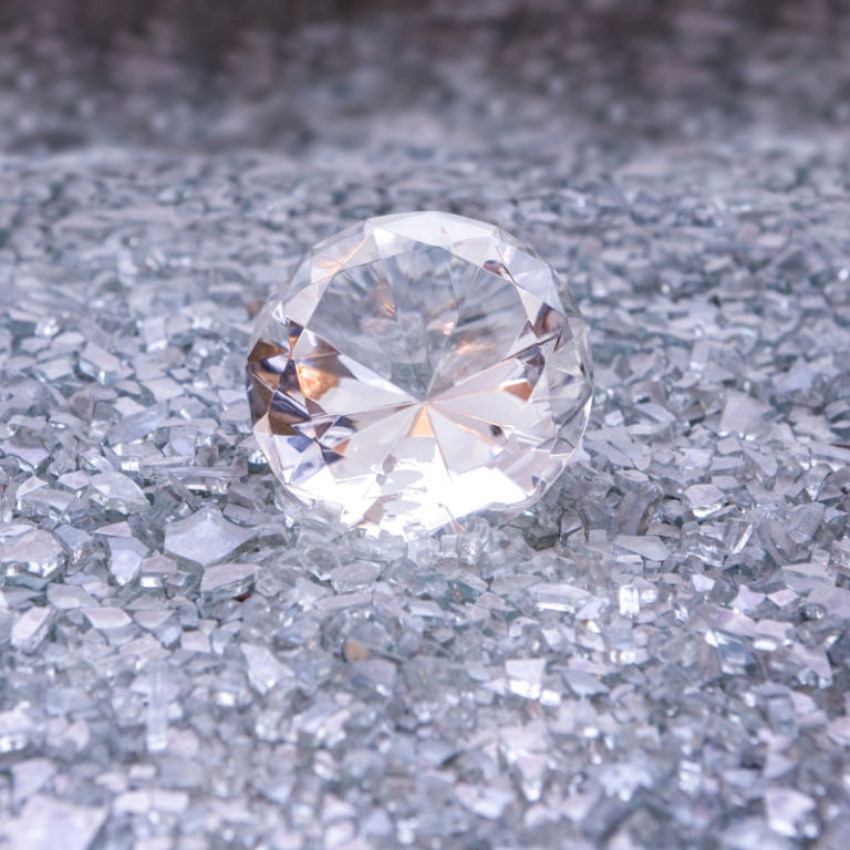 A comprehensive guide: Synthetic diamonds vs. real diamonds
