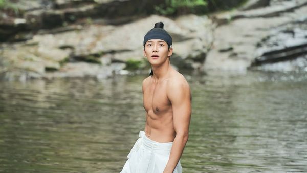 Binge-worthy TV shows with Rowoon to watch late 'Into The Night'