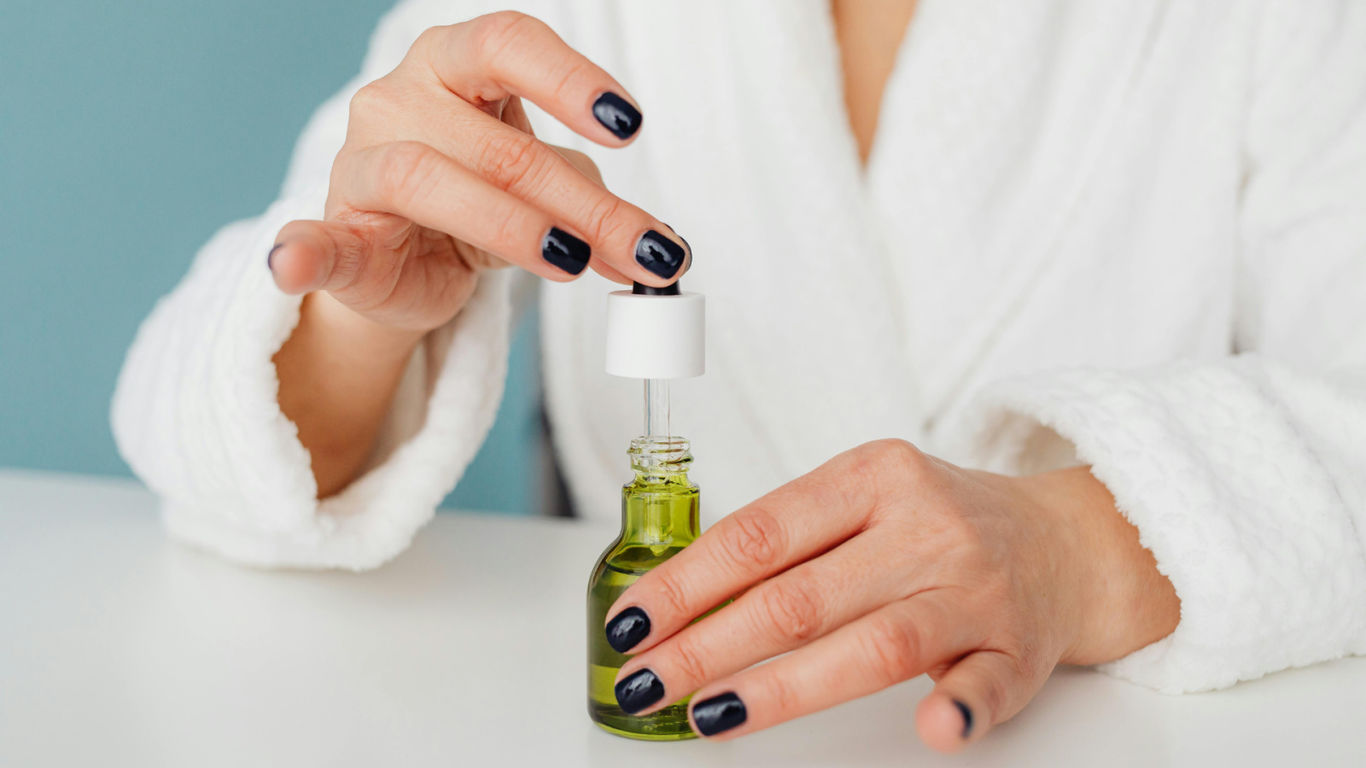 Coconut oil as sunscreen: Explore the potential benefits, limitations ...