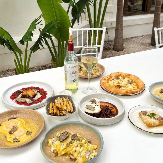 10 best restaurants near Gateway of India in mumbai that are a must-visit