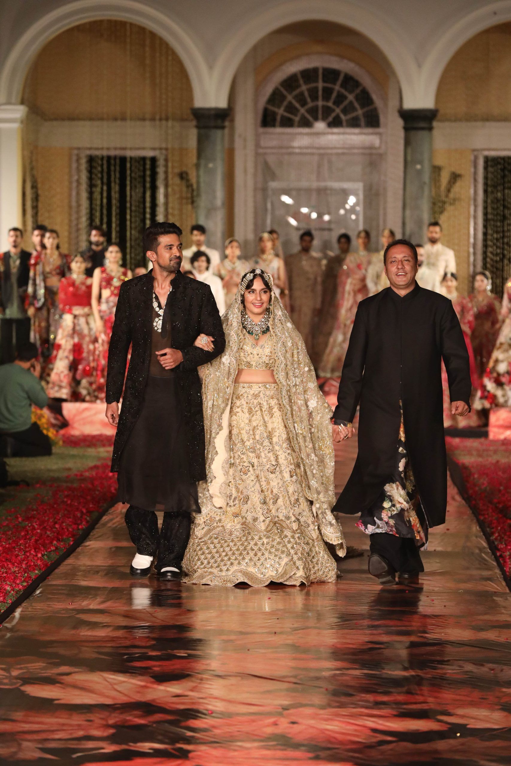 Varun Bahls show in Kashmir with Huma Qureshi and Saqib Saleem