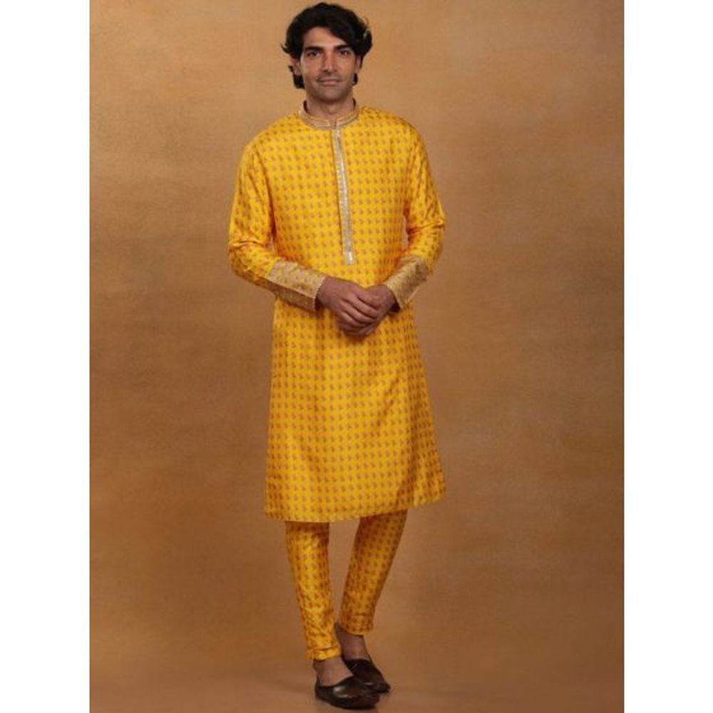 Look handsome as ever in these stylish haldi outfits for men