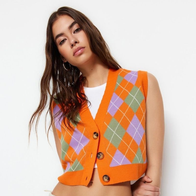 Recreate The Iconic looks from The Archies movie with these retro outfits