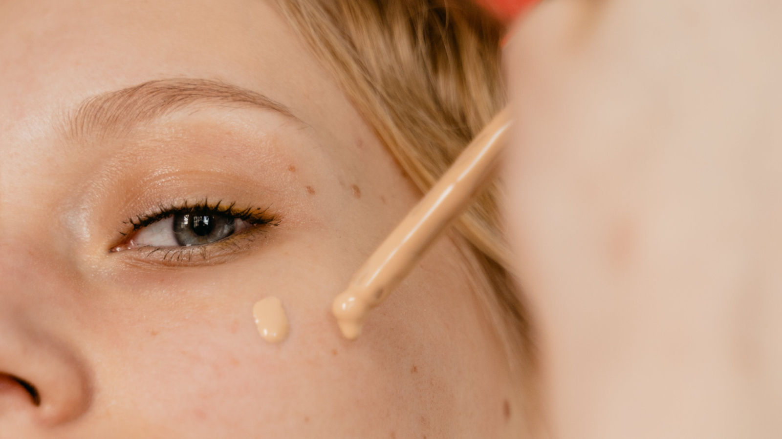 Natural-looking foundation hack: Unlock the secret way to apply on skin