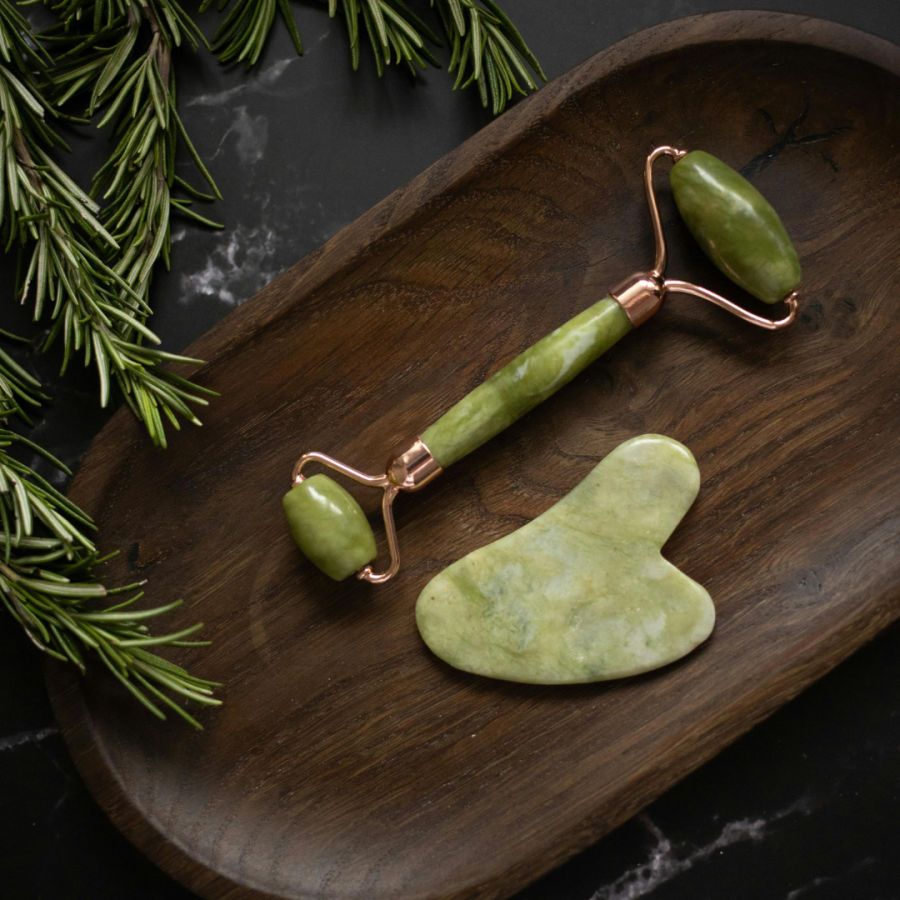 Gua Sha tool: Benefits and effects of using the pink and green gemstones