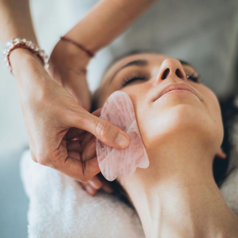 Gua Sha tool: Benefits and effects of using the pink and green gemstones