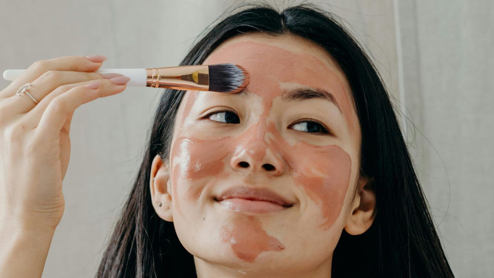 De-tan face packs for bright and healthy summer skin