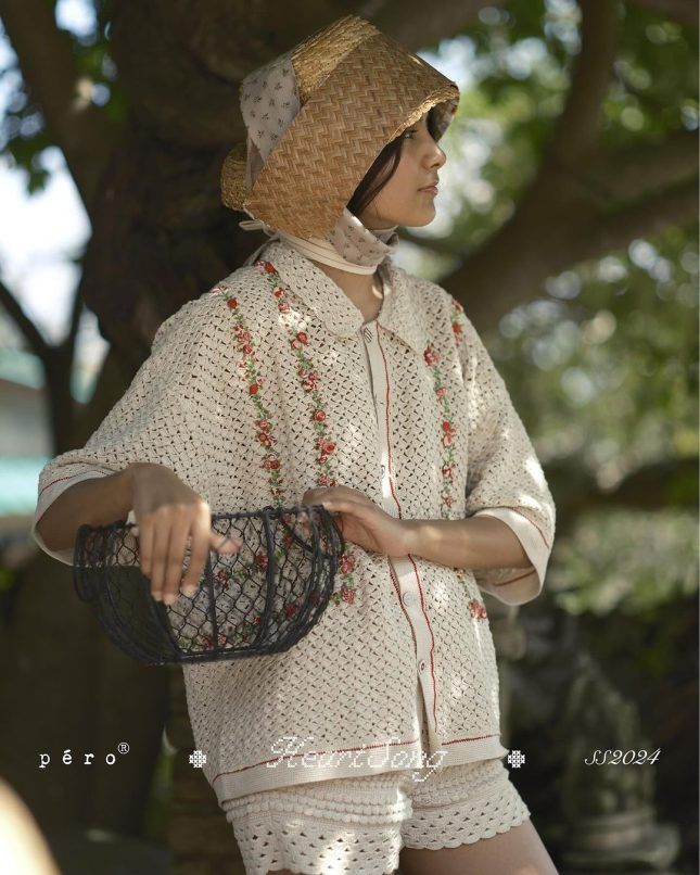 Of apple orchards and camellias, Péro weaves a tale of nostalgia