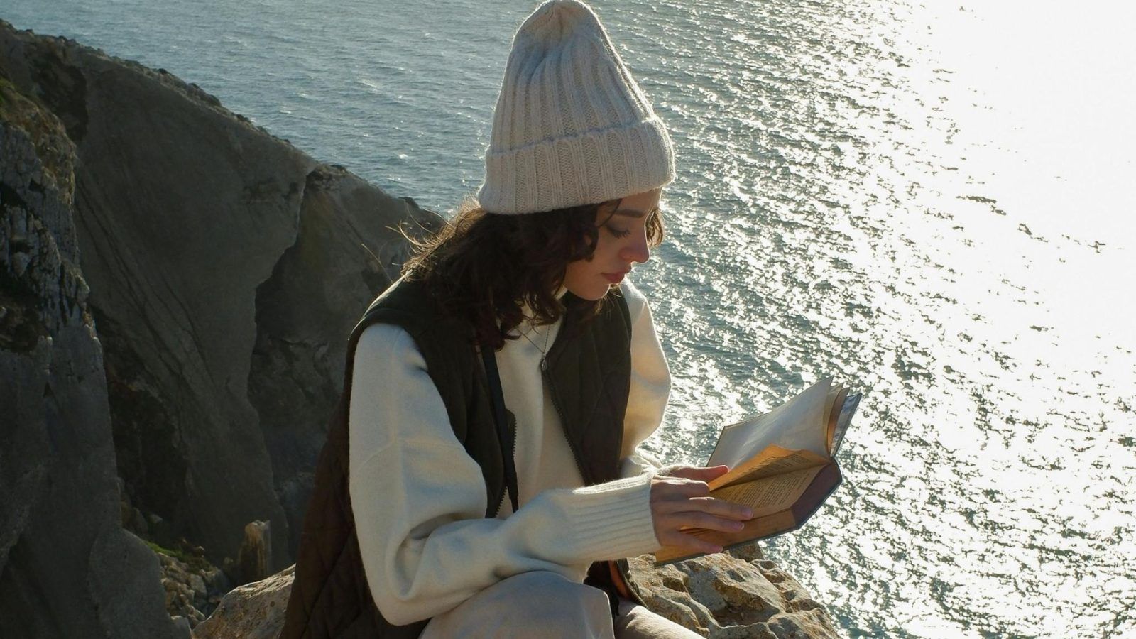 10 best self-discovery books that will help you find happiness