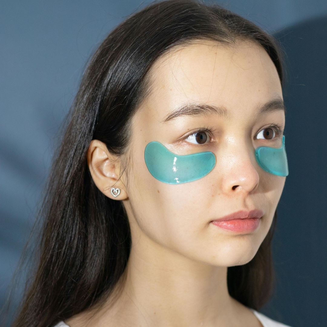 DIY masks for hydrated and brightened under-eyes