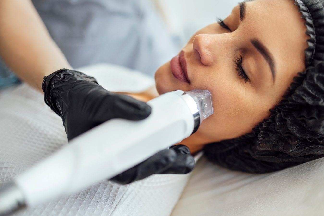 5 Dermatologist-Approved Noninvasive Beauty Treatments for Winters