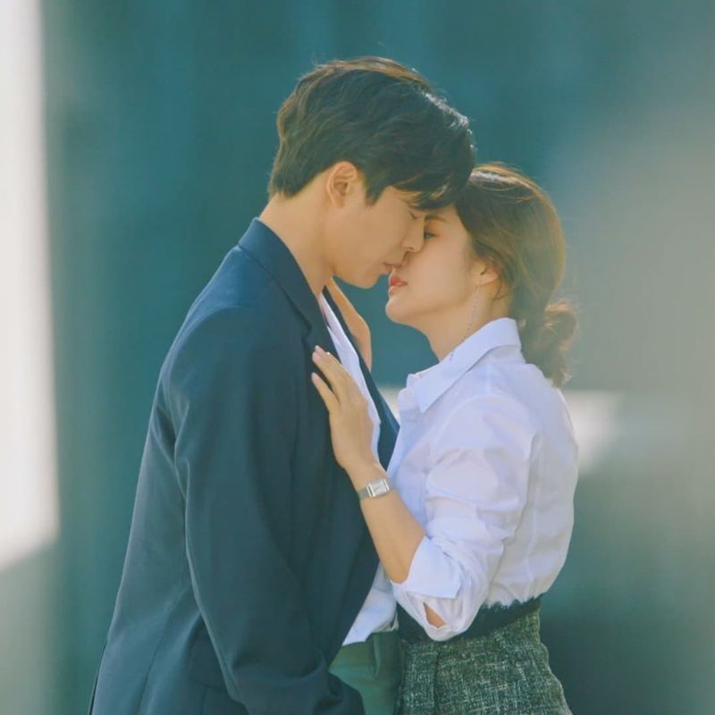 Iconic kiss scenes from romantic Kdramas that will get your heart racing