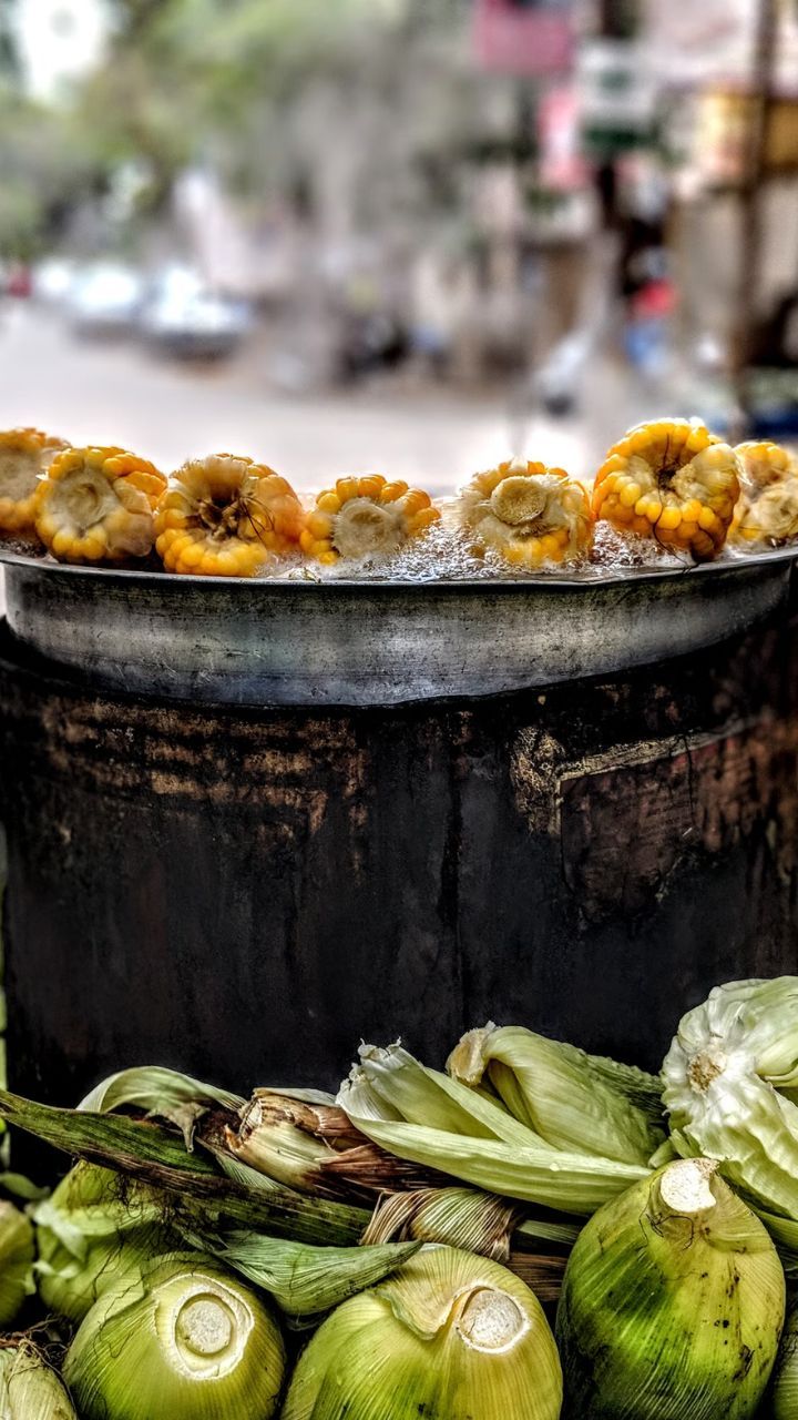 Mumbai famous snacks: Your guide to satiate monsoon cravings