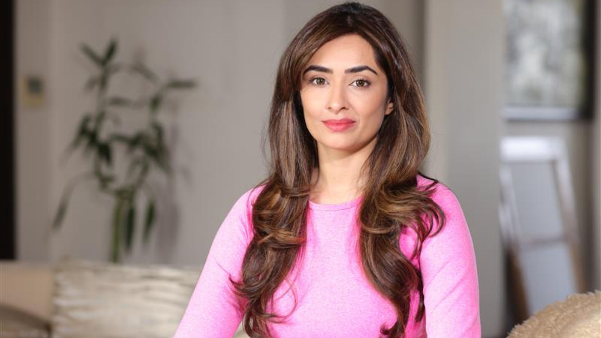 Sculpt your jawline: Face yoga to ditch that double chin ft. Vibhuti Arora