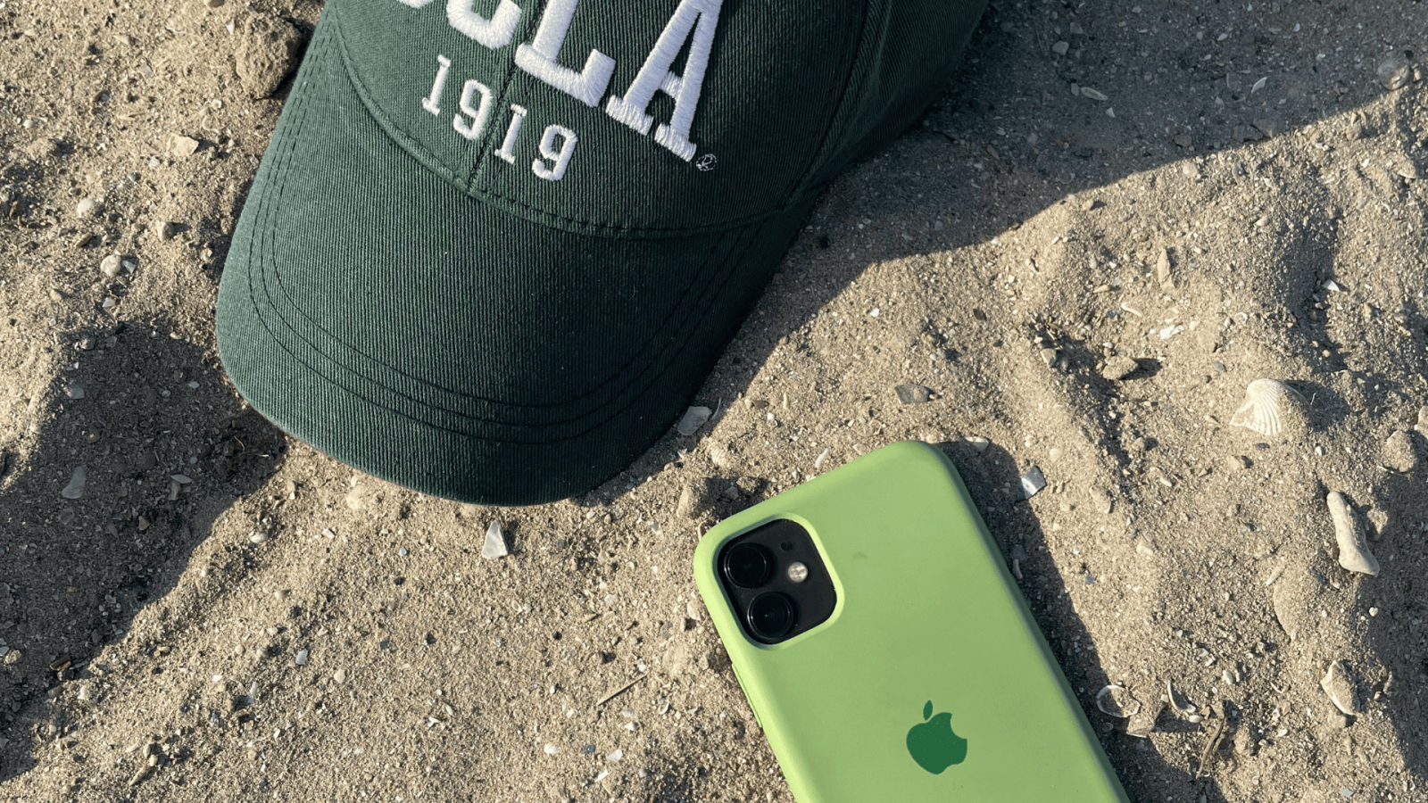 4 easy ways to protect phone from sun, sea and sand damage | LSA IND