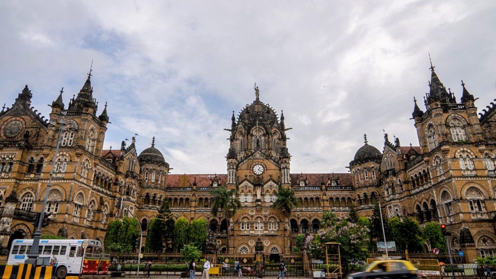10 famous buildings in India that define the country’s melting pot nature