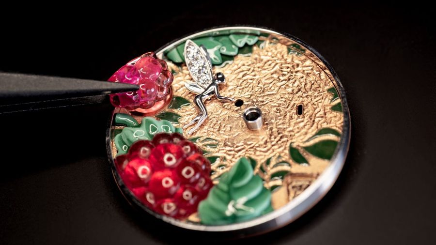 Striking dials by Van Cleef & Arpels: Tribute to Perlée grace | LSA IND