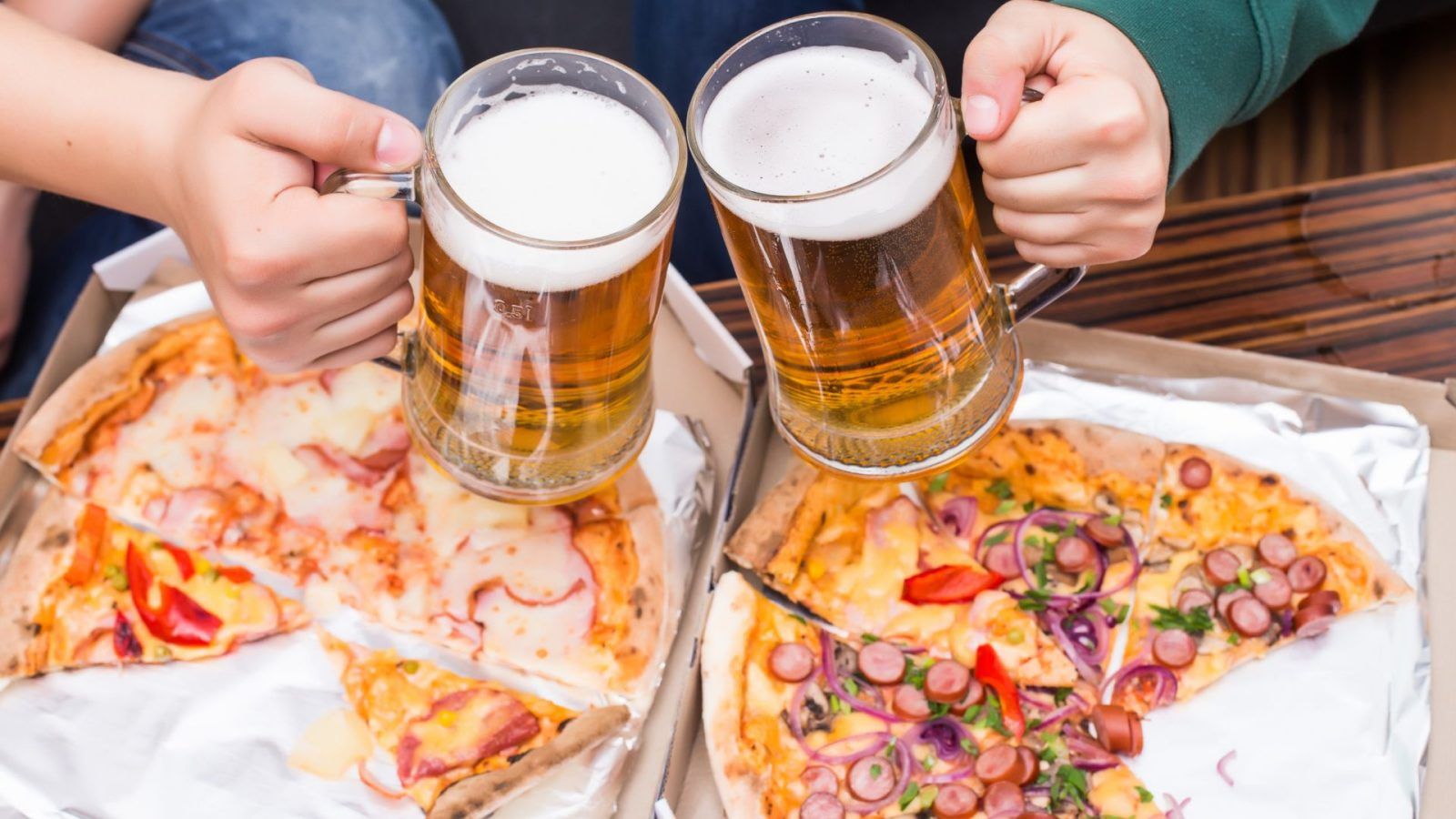 Your guide to find the best spots to have pizza with beer in Mumbai