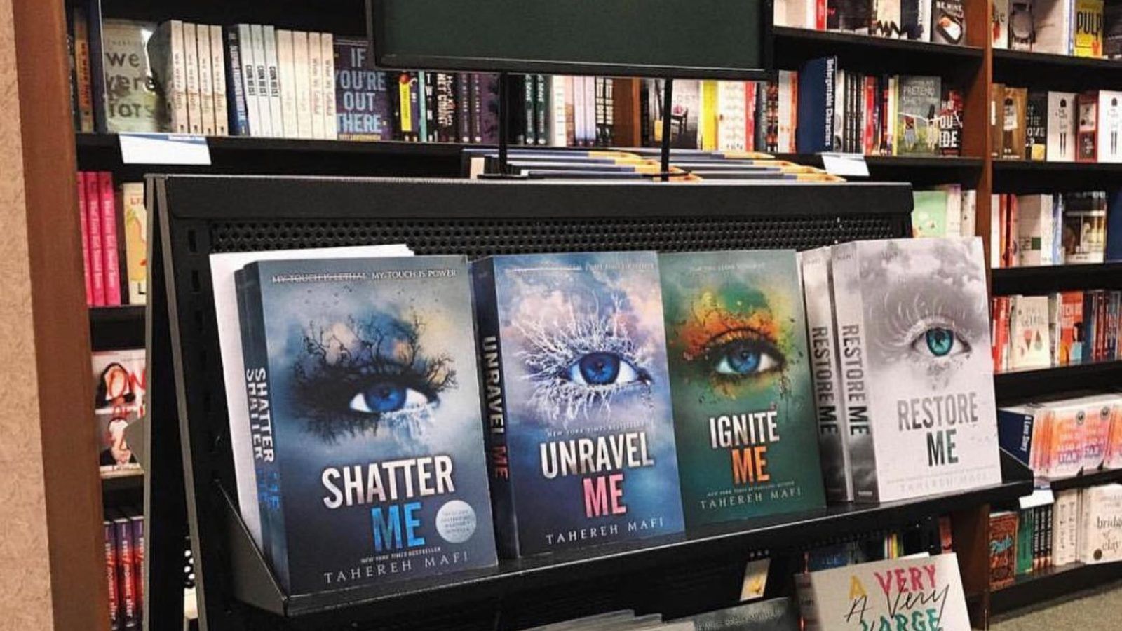 How to read Tahereh Mafi's Shatter Me books in order