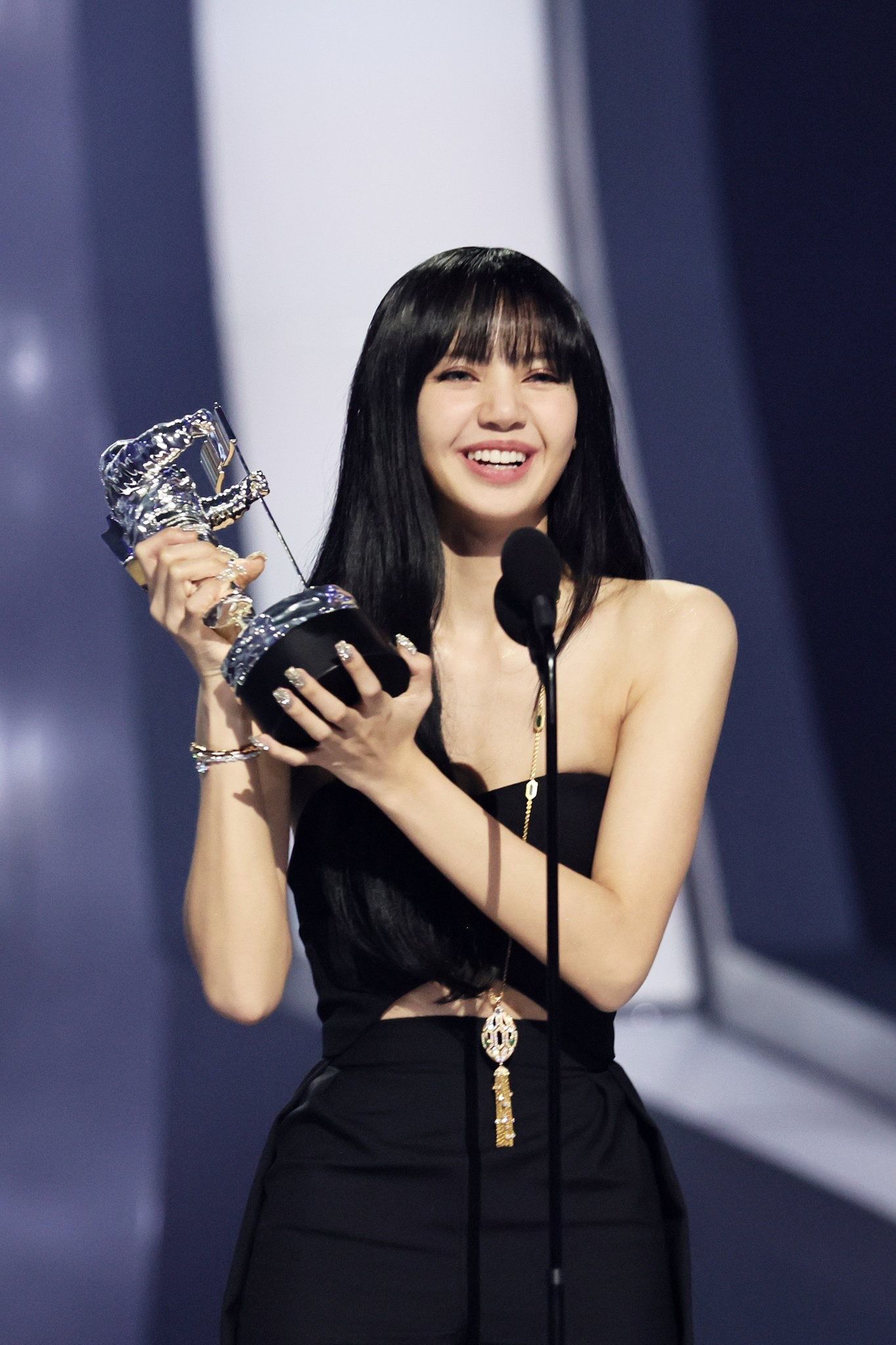 Lisa วง Blackpink คว้ารางวัล MTV VMAS 2022 ครั้งแรกในประวัติศาสตร์ K-Pop | Lifestyle Asia Thailand