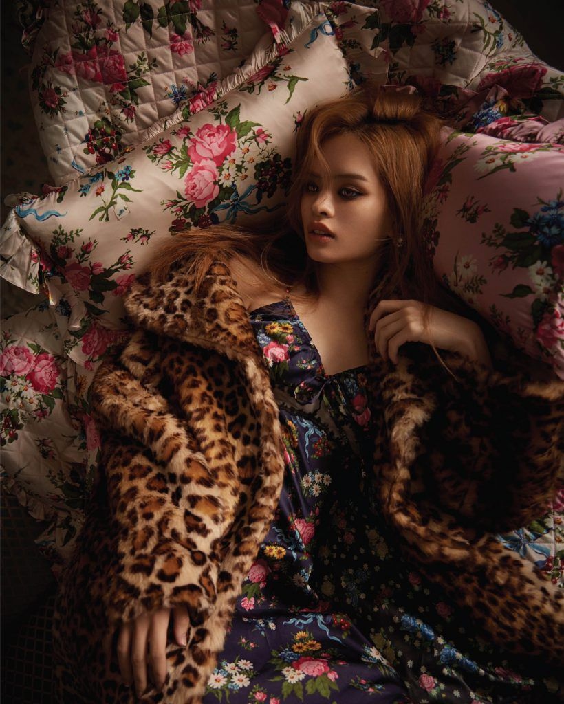 Sretsis ฉลอง 20 ปีด้วยภาพแฟชั่น “แอลลี่-อชิรญา” ถ่ายทอด 5 ธีมหลักของแบรนด์