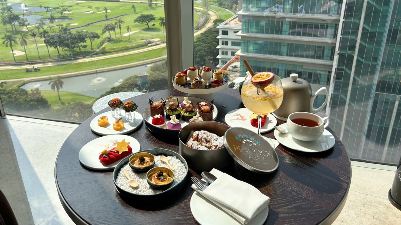 Afternoon Tea ที่ Peacock Alley, Waldorf Astoria Bangkok