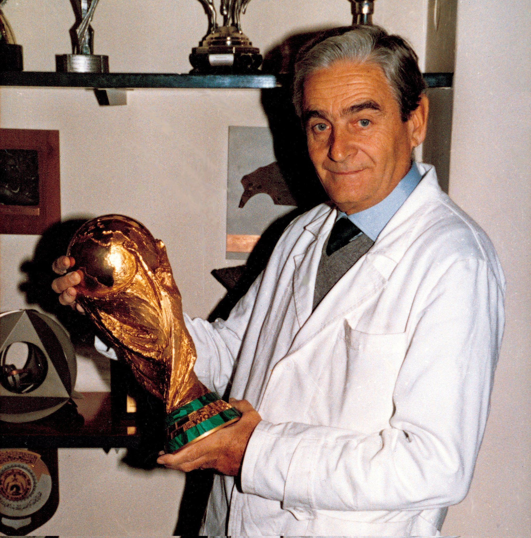 GDE Bertoni ผู้สร้างถ้วยฟุตบอลโลกสู่ปลายทางแชมเปี้ยน