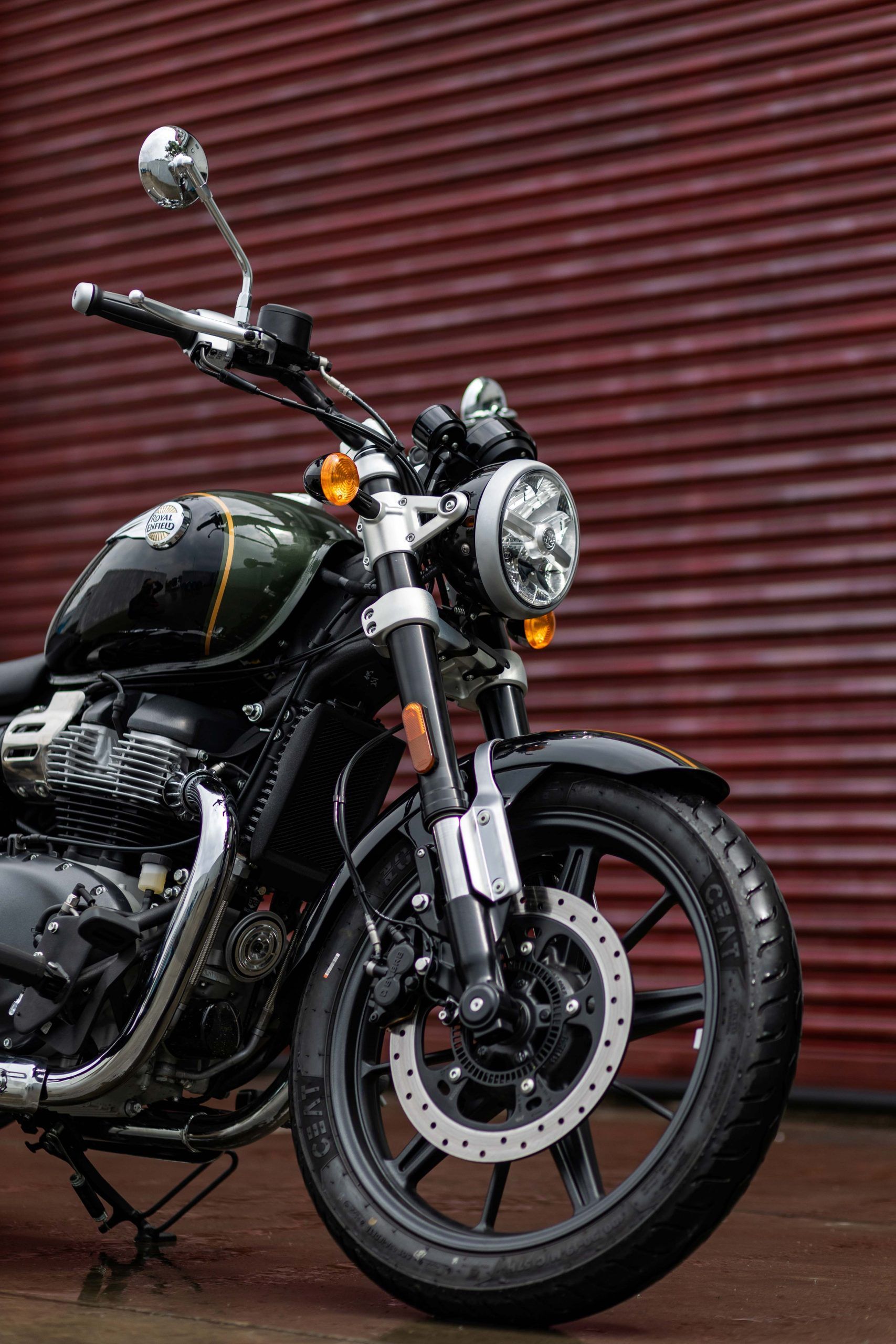 Royal Enfield Super Meteor 650 สองล้อสายชิล