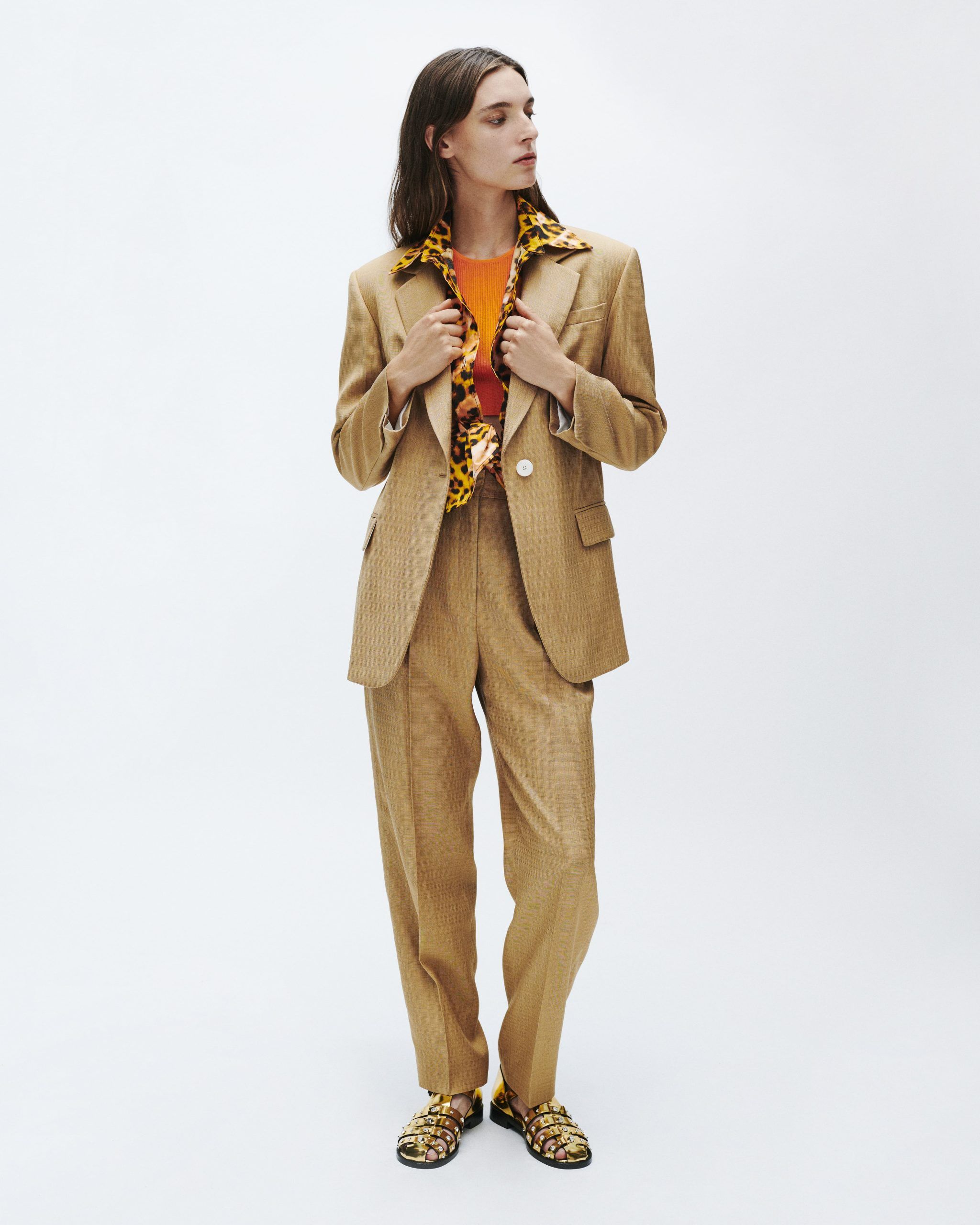 Sandro SS23 คอลเล็กชั่น ที่พูดถึงความฮิปปี้ ความอิสระ และความลื่นไหลทางเพศ