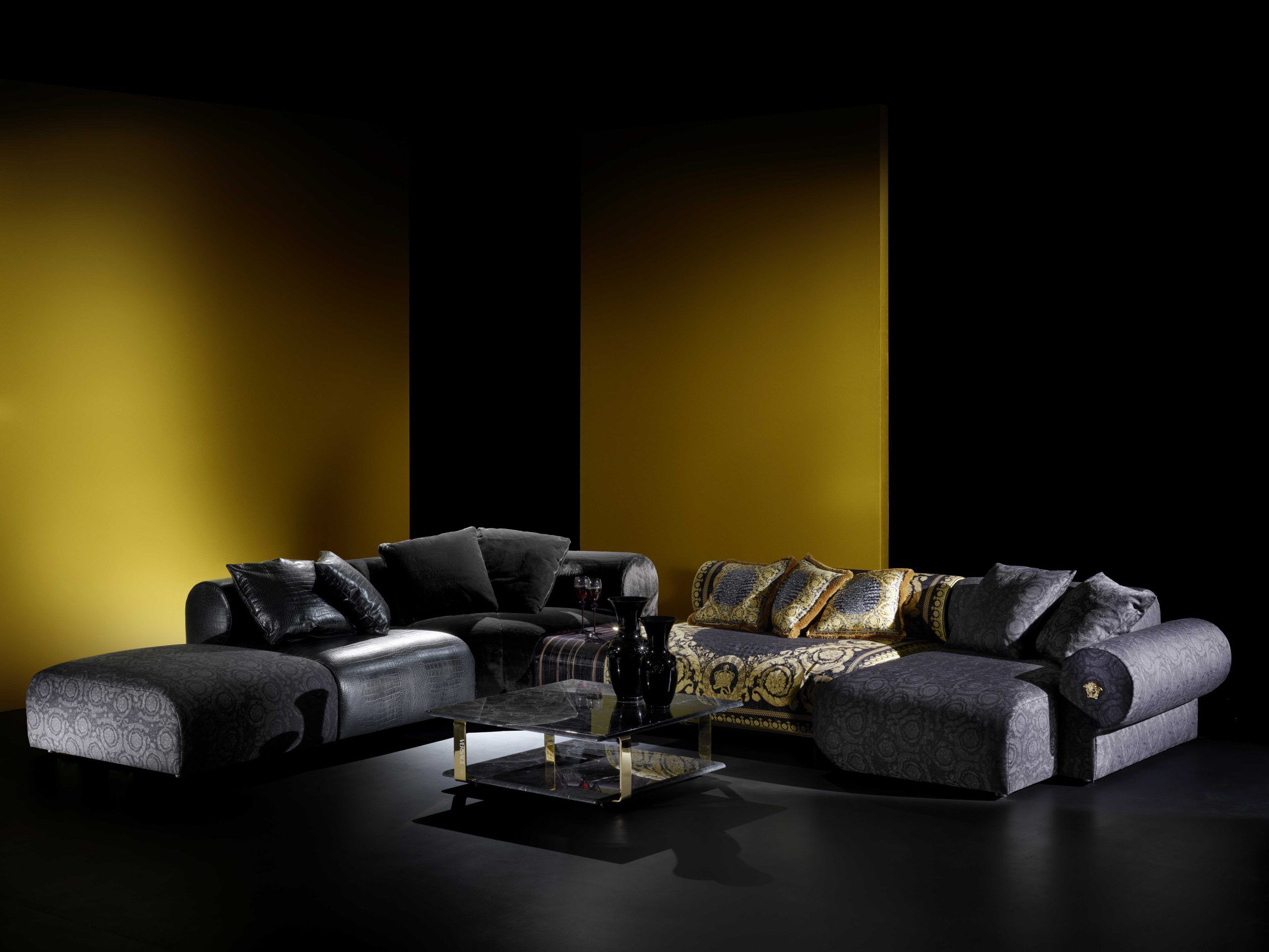 สำรวจ Versace Home คอลเล็กชั่นใหม่ผ่านความคิดดอนนาเทลลา เวอร์ซาเช่