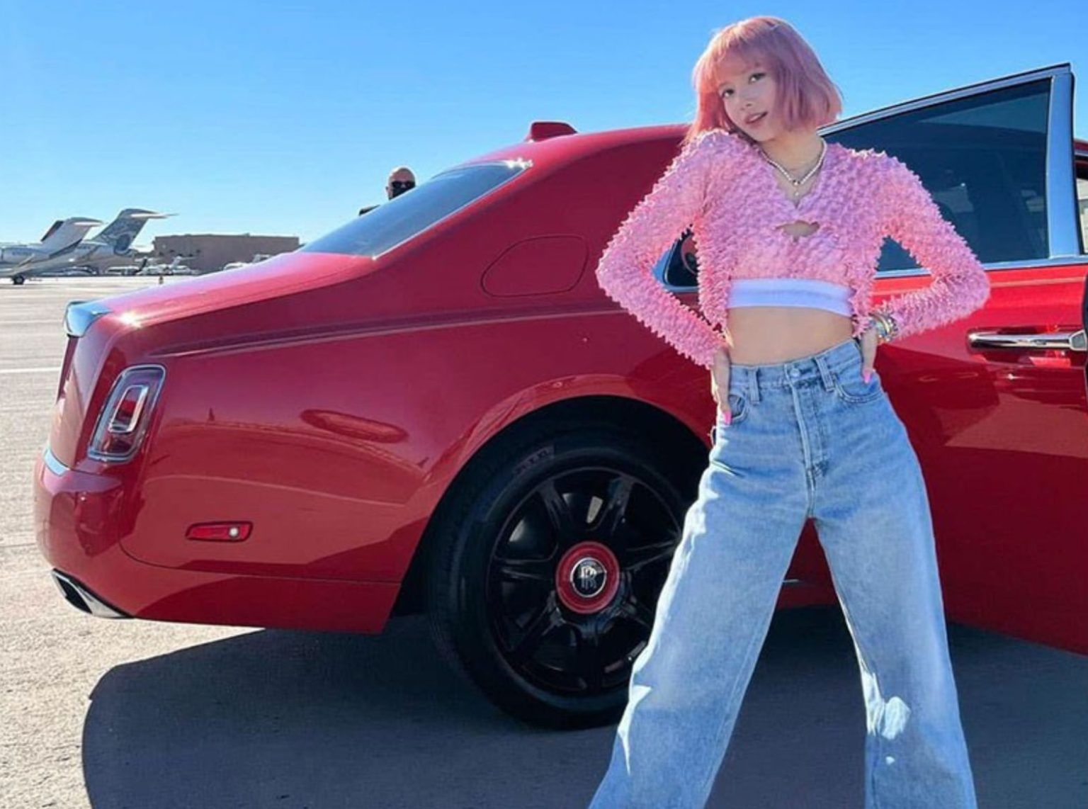 สมฐานะเวิล์ดสตาร์! เปิดรุ่น รถ Rolls-Royce ที่ ' ลิซ่า BLACKPINK ' นั่ง