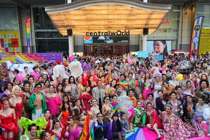 Central World รวม LGBTQIAN+ กว่า 500 ชีวิต ร่วมขบวนพาเหรดสุดยิ่งใหญ่