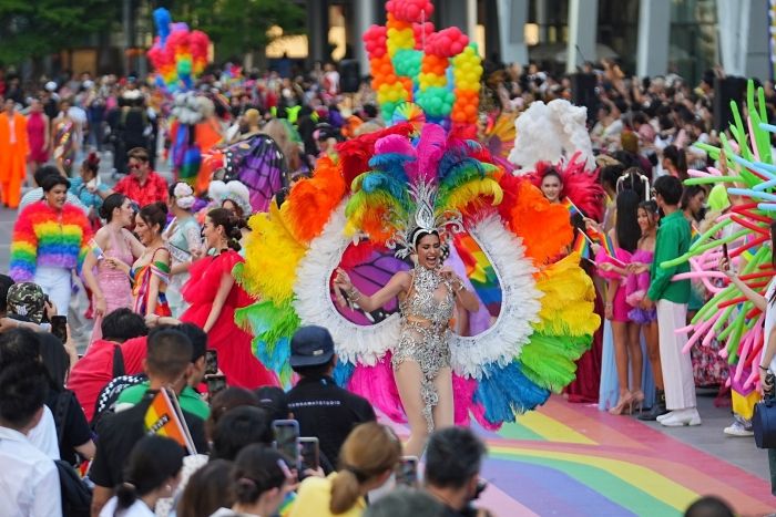 Central World รวม LGBTQIAN+ กว่า 500 ชีวิต ร่วมขบวนพาเหรดสุดยิ่งใหญ่