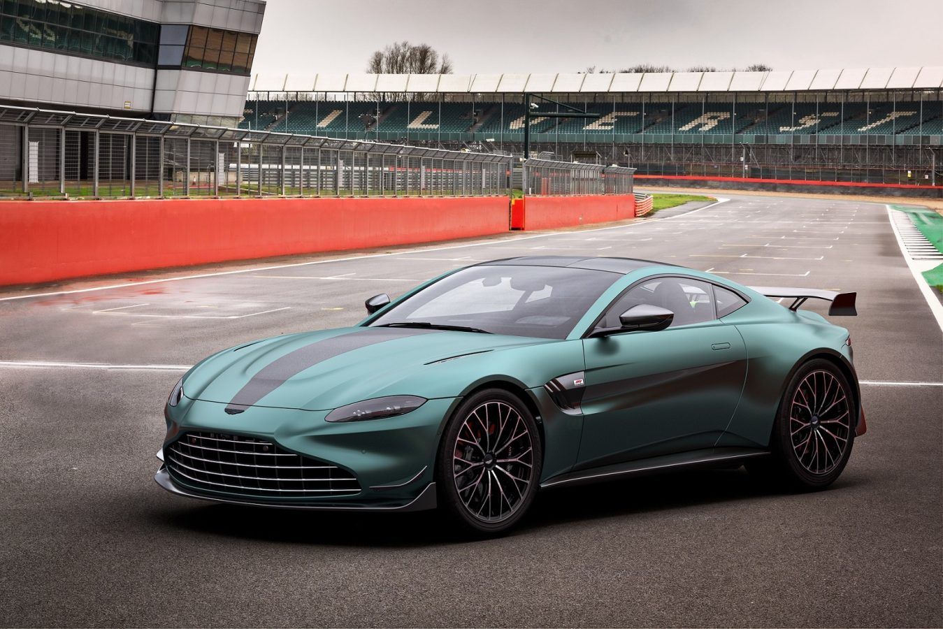 ACH130 Aston Martin Edition เฮลิคอปเตอร์สุดหรูจาก Aston Martin