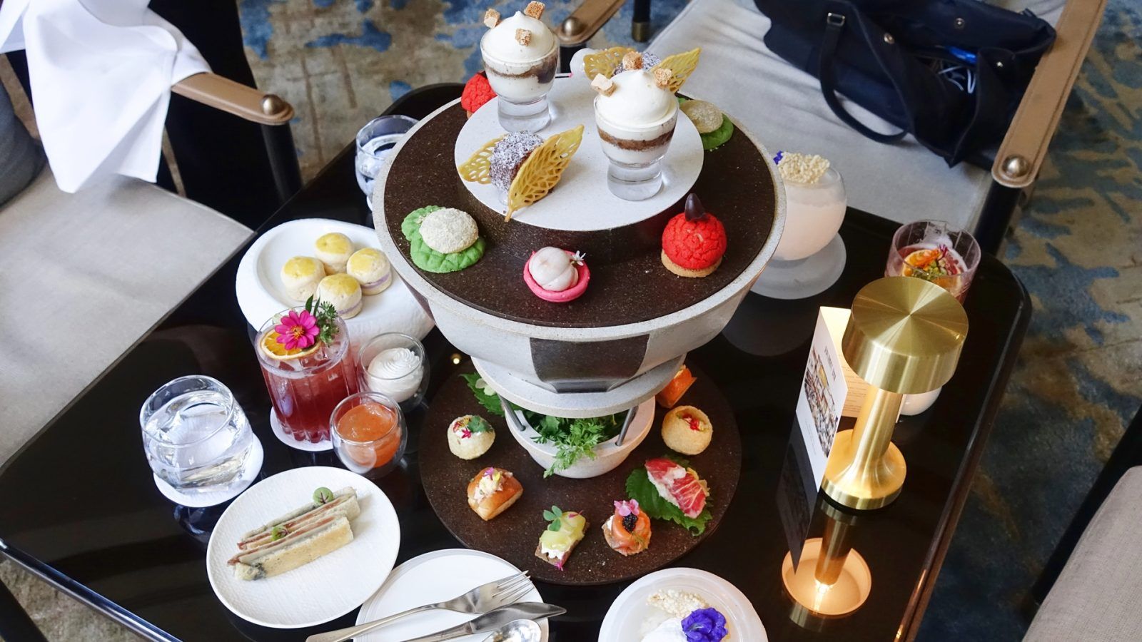 Afternoon Tea Set ครบทั้งคาวหวาน จาก Diplomat Bar โรงแรมคอนราด กรุงเทพ