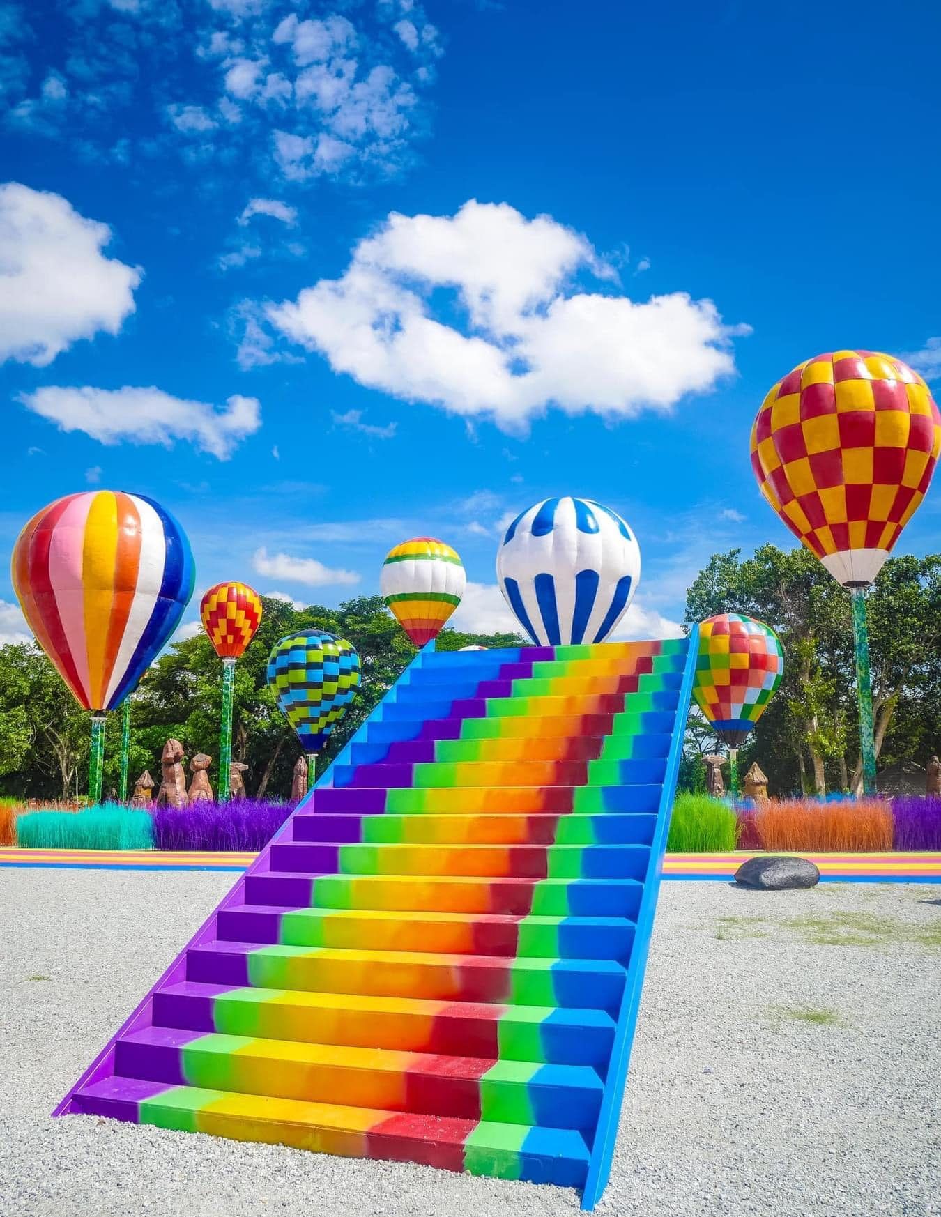 เที่ยวศรีราชา แลนด์มาร์คใหม่ Lighting Art Museum&Balloon Garden Thailand