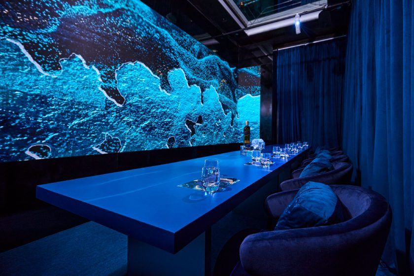 สัมผัส Johnnie Walker Depth of Blue Room แฟล็กชิพสโตร์ของ Blue Label