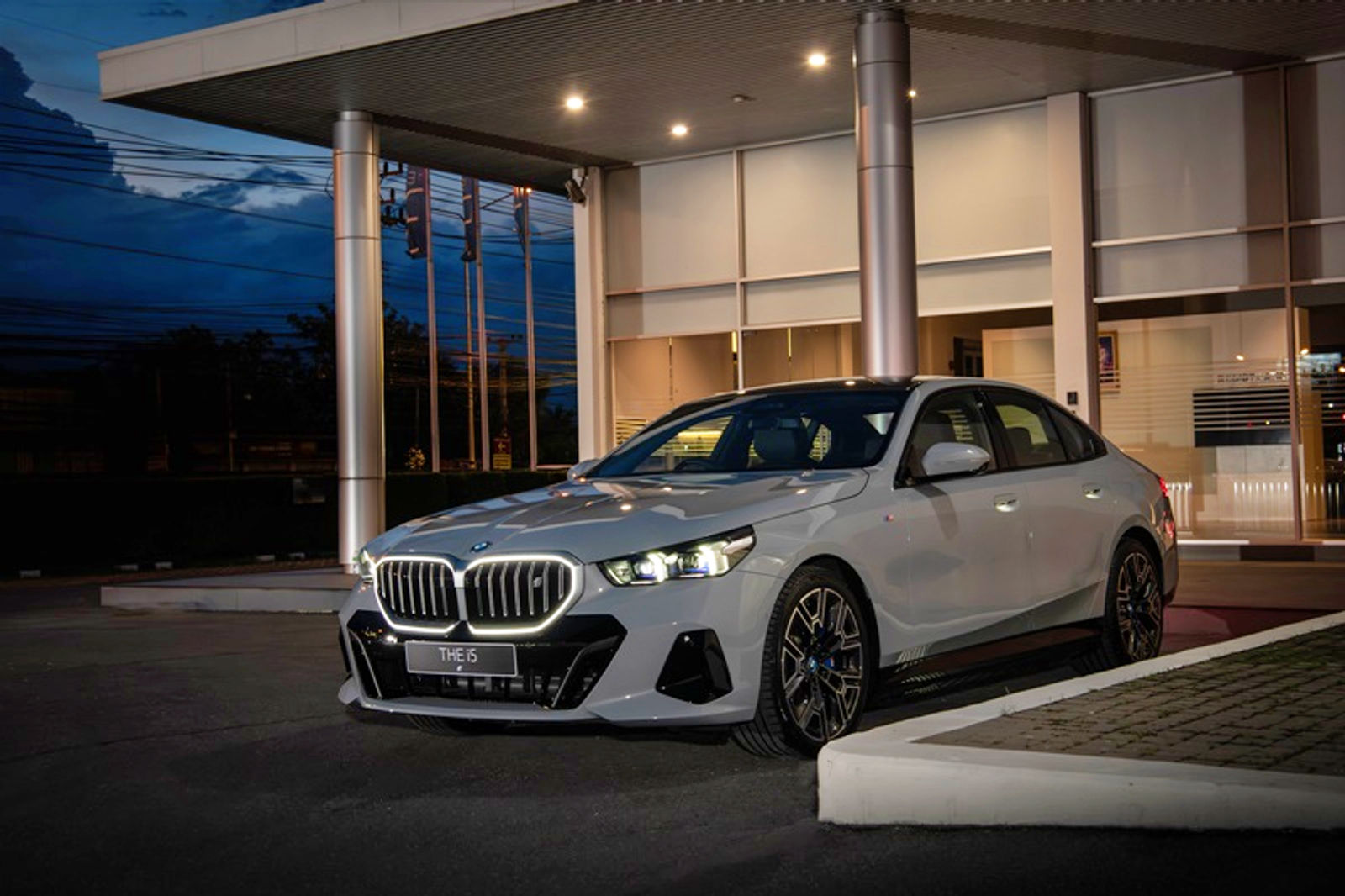 BMW i5 รถไฟฟ้าระดับไฮคลาสที่ตอบโจทย์นักธุรกิจ