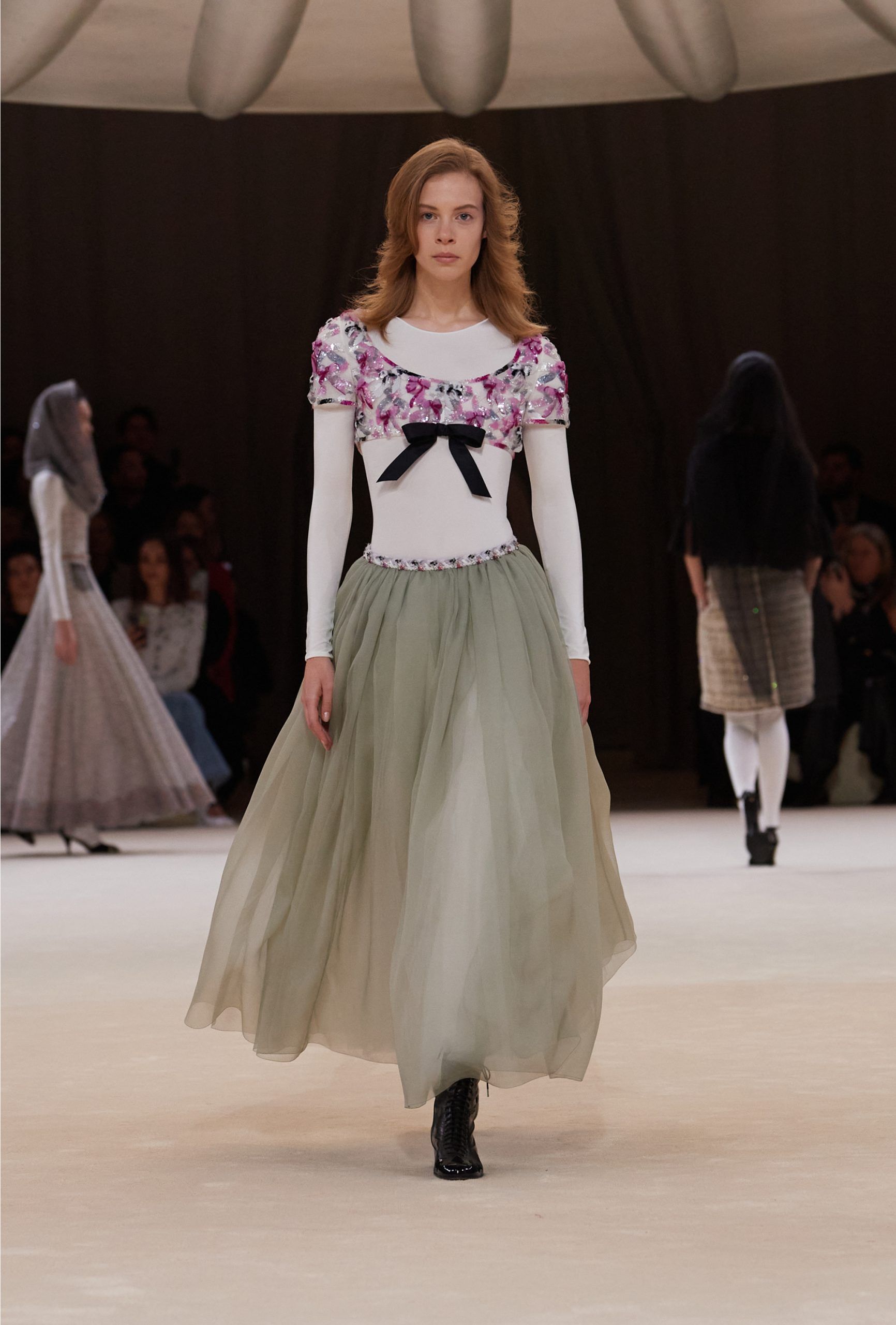 กระดุม บัลเล่ต์ การแสดง โรงละคร จุดเชื่อมของ Haute Couture SS2024 Chanel